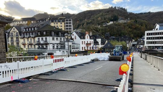 Mängel im Asphalt: Vollsperrung der alten Moselbrücke in Cochem - Kreis ...