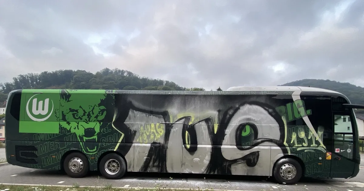 Graffiti-Angriff auf VfL-Bus: Ermittlungen nach Schmierereien ...