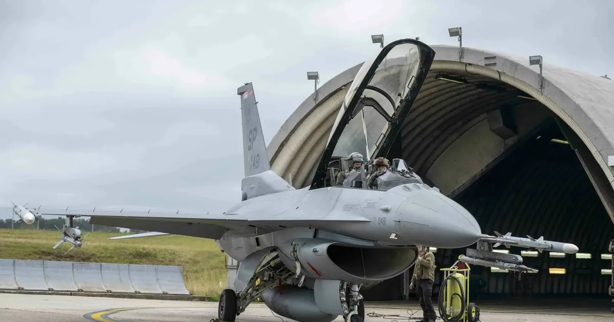 Star erfüllt sich Lebenstraum: DJ Alan Walker fliegt im Kampfjet über ...