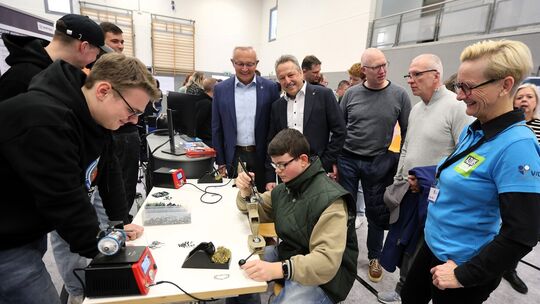 Messe rund um Ausbildung: Firmen werben in Straßenhaus um die Kollegen ...