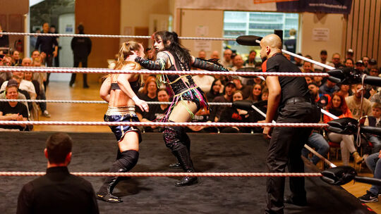 Show-Kampf-Spektakel in Mendig: Wrestling: Zwischen Jubel und „Buh ...