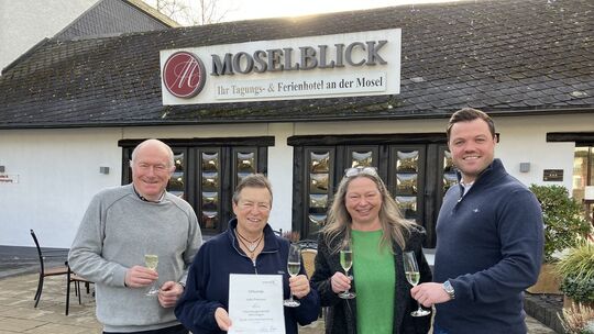 Wohnen wie Udo Lindenberg: Jutta Petersen lebt im Hotel - Koblenz ...