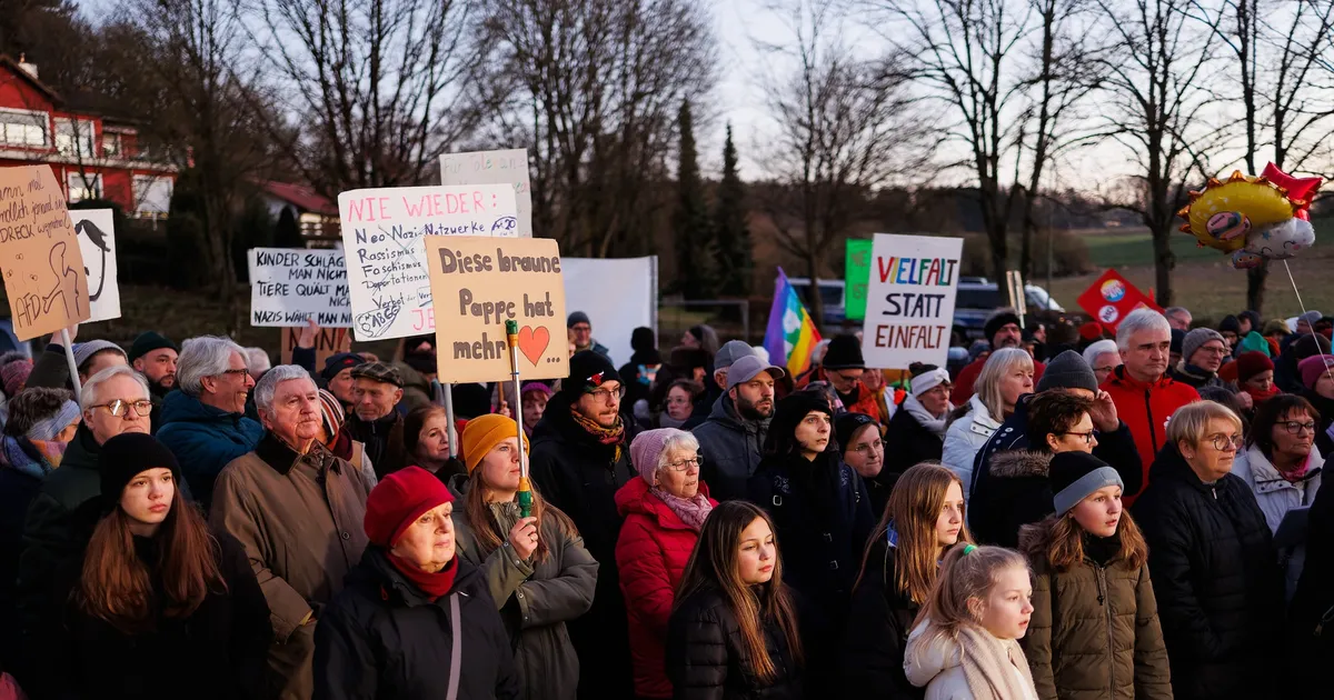 Mehrere Hundert Menschen demonstrieren in Alflen - Kreis Cochem-Zell ...