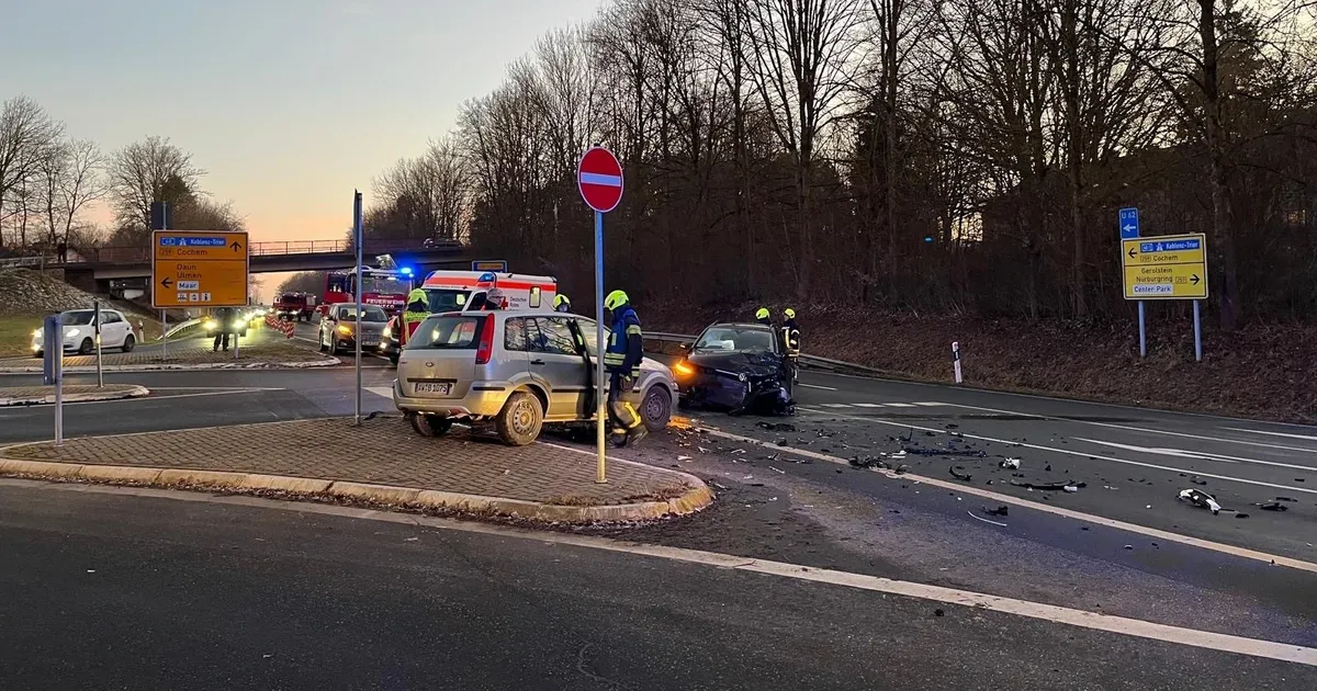 Wunderschone Unfall B257 Heute Fotos