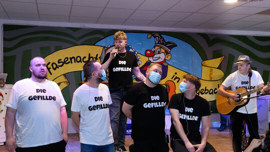 Fasenacht in Berglangenbach: Das Narrenschiff zieht seine Bahnen auf ...