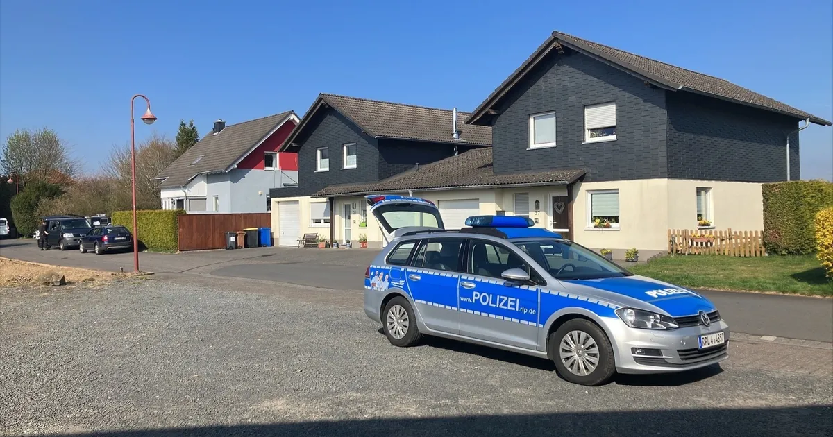 Dreifachmord von Weitefeld: Haus des Mordverdächtigen in Elkenroth ...