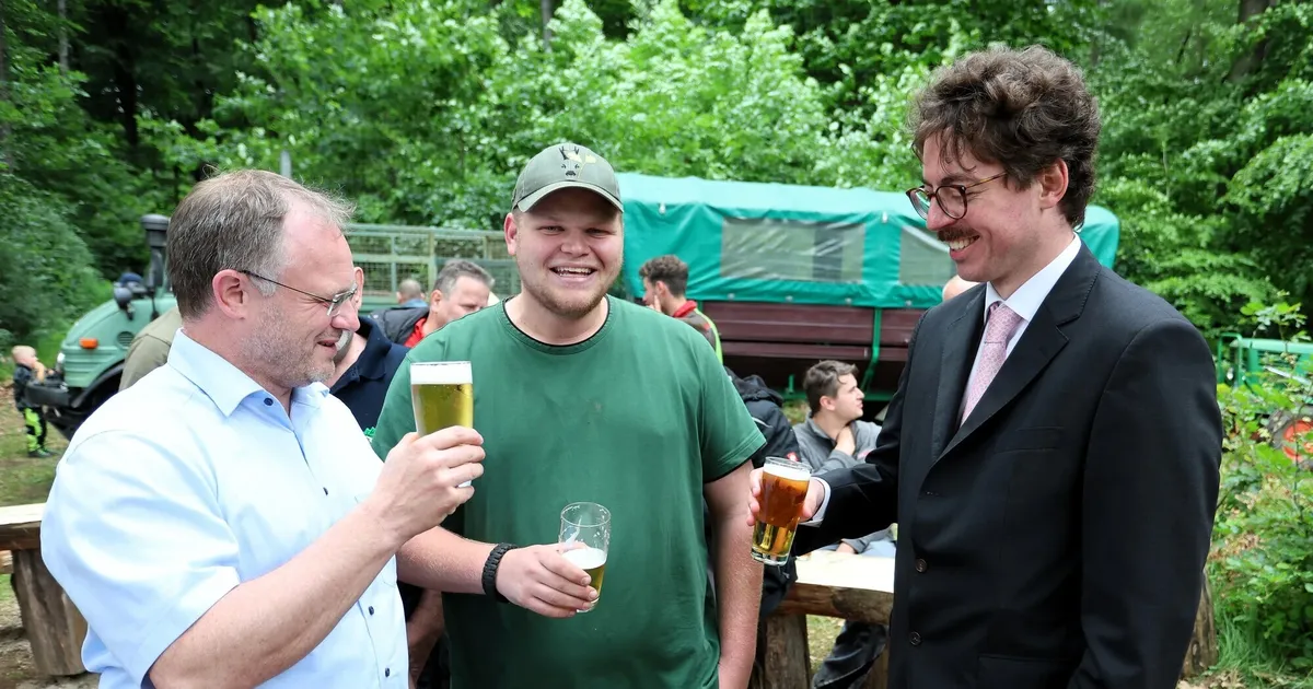 Fürst zu Wied zu Gast: Kirmesbäume geben fröhlichen Auftakt in ...