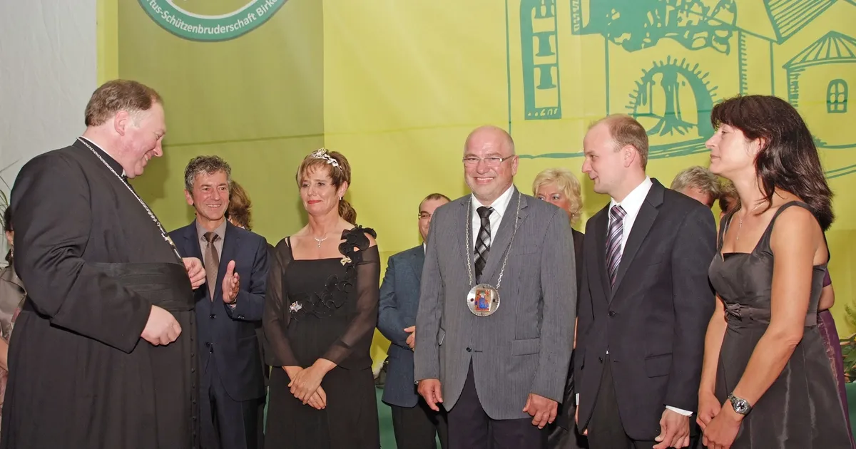 Schützenfest in Birken-Honigsessen startet mit festlicher ...