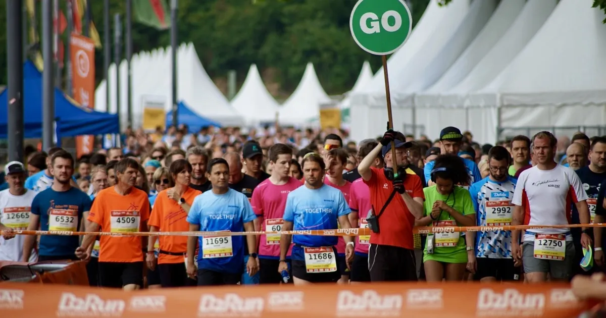 B2Run-Firmenlauf zieht Massen: Zehntausende Beine laufen und walken ...