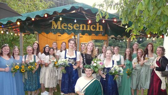 Mesenich feiert Weinfest: Xenia Jodis trägt nun die Krone der ...
