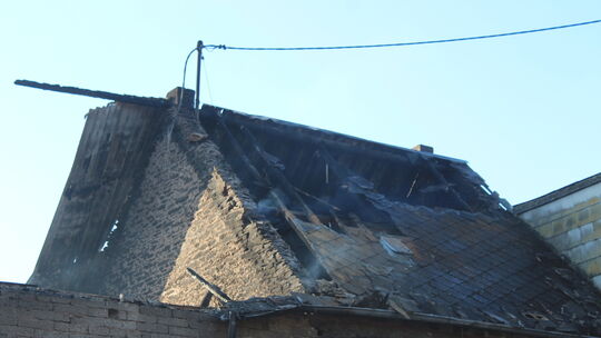 Feuerwehreinsatz am Morgen: Rund 60 Wehrleute bekämpfen Brand in Brohl ...