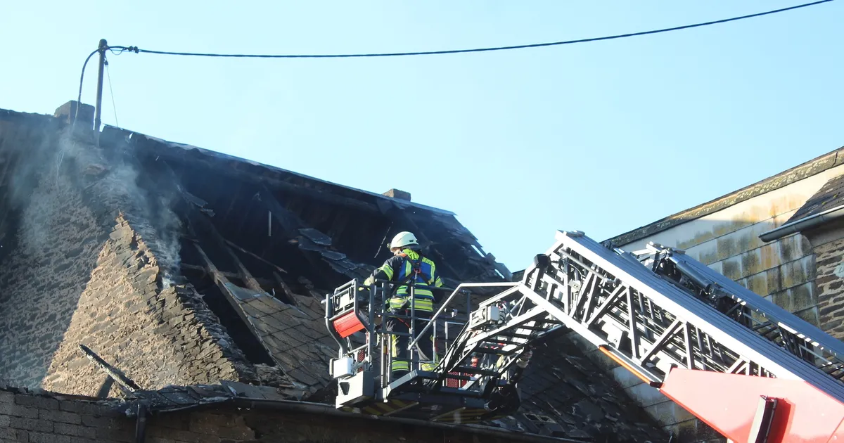 Feuerwehreinsatz am Morgen: Rund 60 Wehrleute bekämpfen Brand in Brohl ...