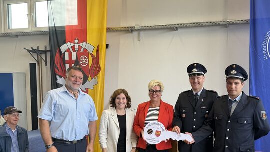 Gebäude ist ein Stück Heimat: Neues Feuerwehrgerätehaus in Cramberg ...
