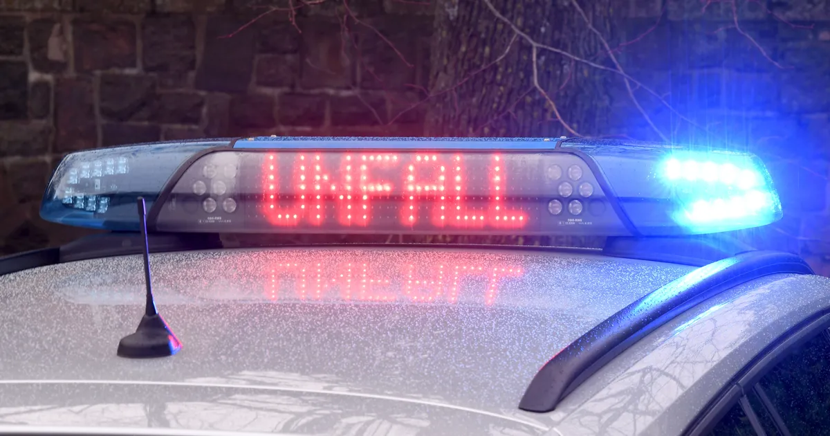 Schwerer Unfall auf der B53: Wohnmobil und Auto stoßen bei Briedel ...