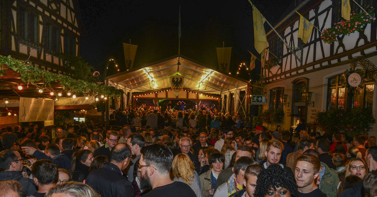Weinmarkt und Rhein in Flammen: Oberwesel feiert mit Wein, Musik und ...