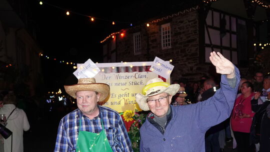 Das Weinfest in Bildern: Leuchtender Weinlesezug zog wieder durch Bachem - Kreis Ahrweiler ...