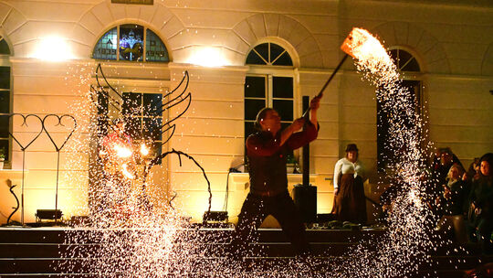 Premiere in Remagen: „Zeitreise im Lichterglanz“ begeistert die Massen ...