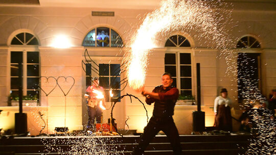 Premiere in Remagen: „Zeitreise im Lichterglanz“ begeistert die Massen ...
