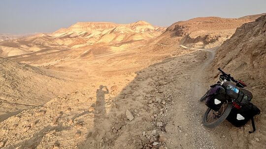 Radreise in Israel: Holprig im Sattel durch die Wüste Negev zum Roten ...