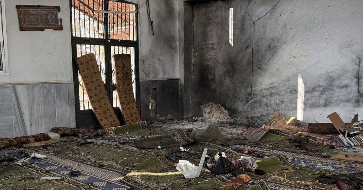 Nahost: Syrien: Erster Anschlag auf Moschee seit Sturz Assads - Politik ...