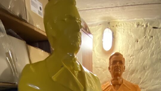 Täter weiterhin unbekannt: Beschädigung der Raiffeisen-Statuen in Hamm ...