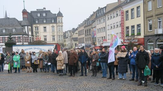 Demo in Mayen für Demokratie: Initiative „Sei ein Mensch“ ruft zu ...