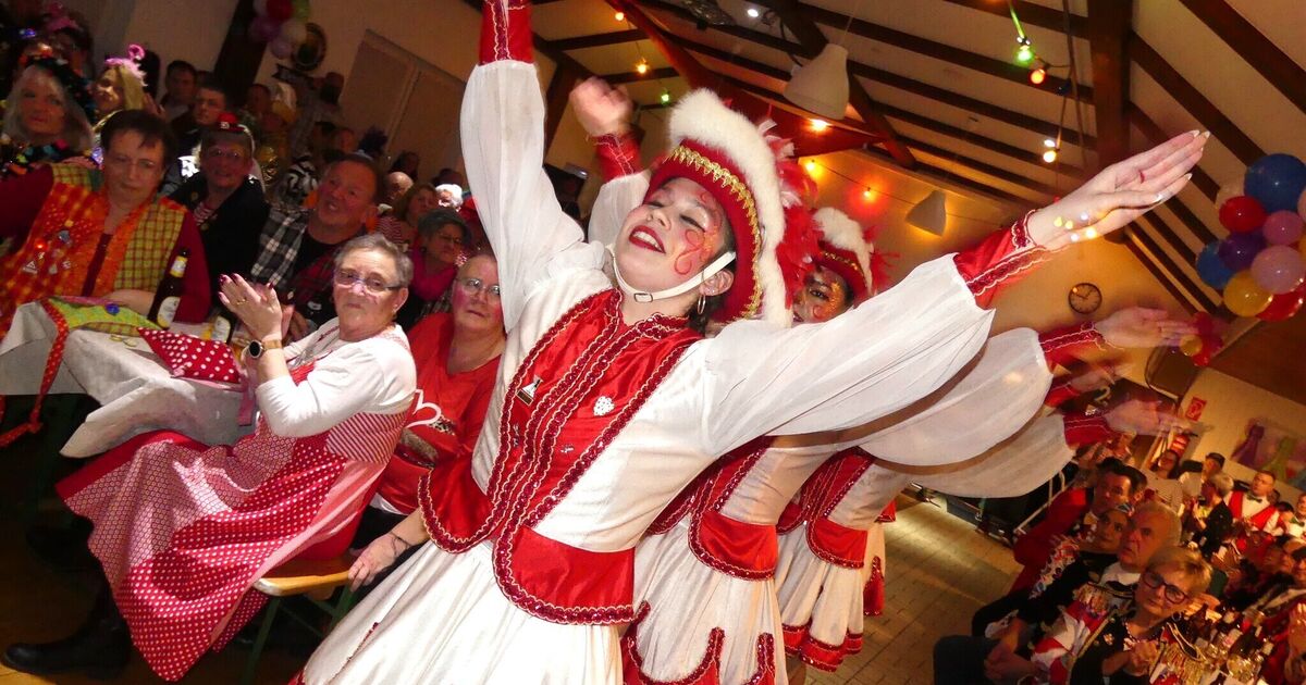 Viele Lacher beim Karneval: In Urmersbach gingen die Narren auf wilde ...