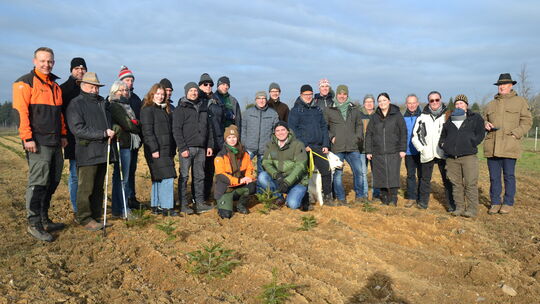 Wallhäuser Rat unterwegs: Rebensetzmaschine spart Geld bei ...
