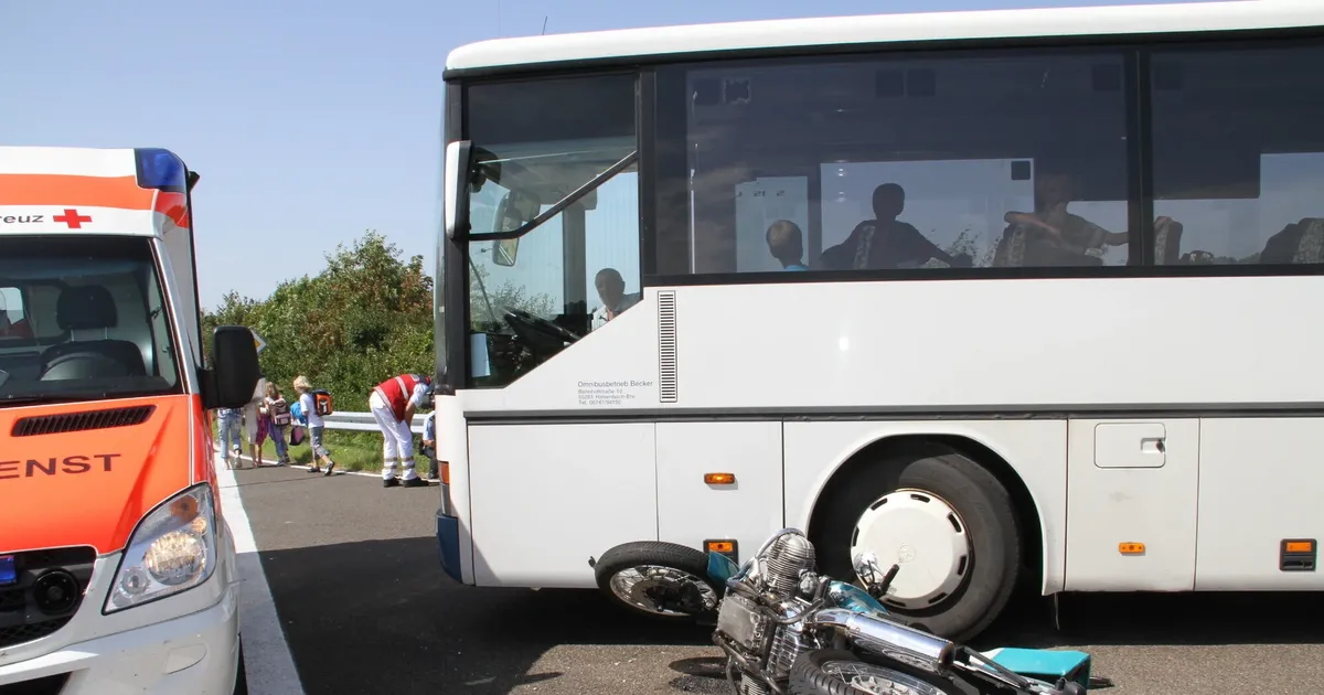 Unfall: Motorradfahrer flog 20 Meter durch die Luft - Rhein-Hunsrück ...