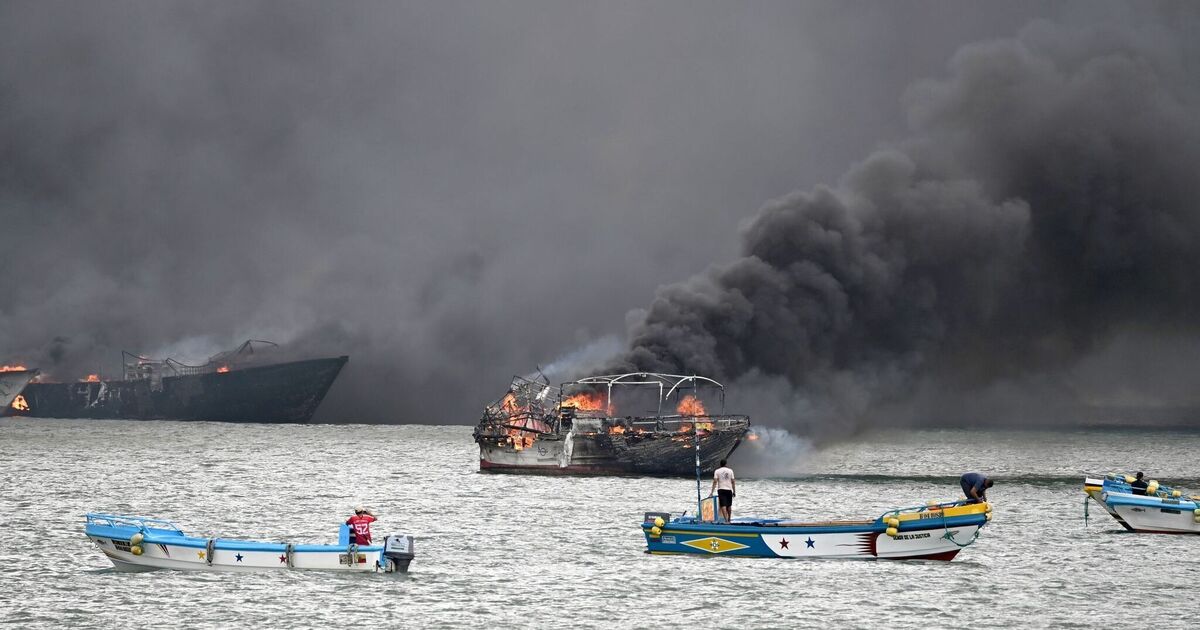 Notfälle: Feuer am Hafen in Ecuador: Mehr als 35 Boote brennen ...