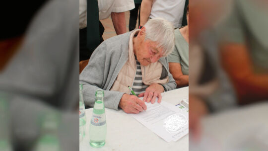 Verbundenheit zum SV Maulsbach: Edith Hoffmann tritt mit 100 Jahren ...