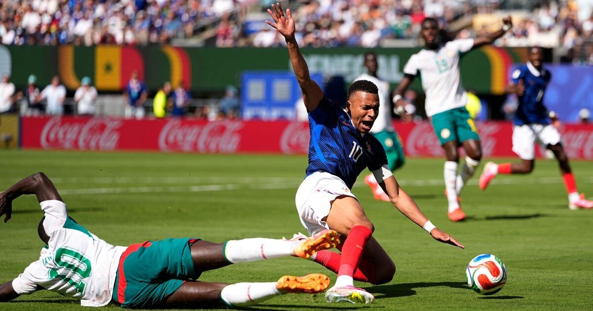 Grätsche gegen Mbappé: «Skandalös»: Müller schimpft über nicht ...