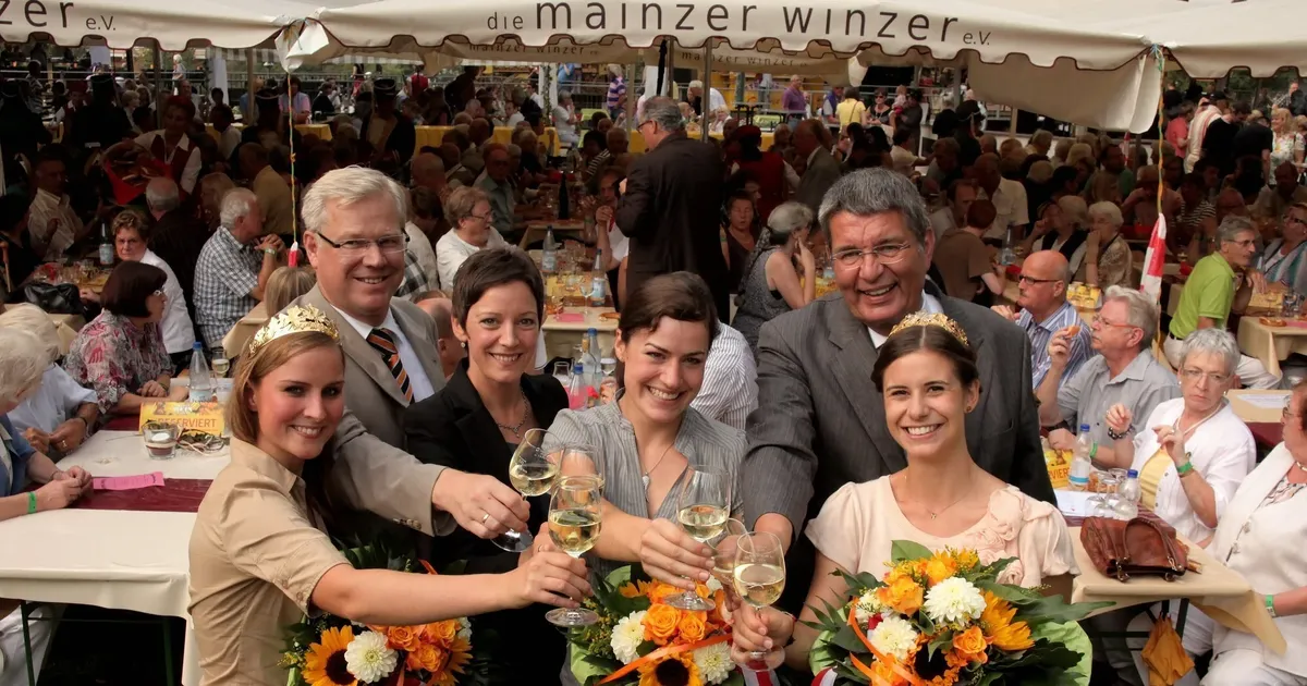 Mainzer Weinmarkt im Stadtpark ist eröffnet - Archiv - Rhein-Zeitung