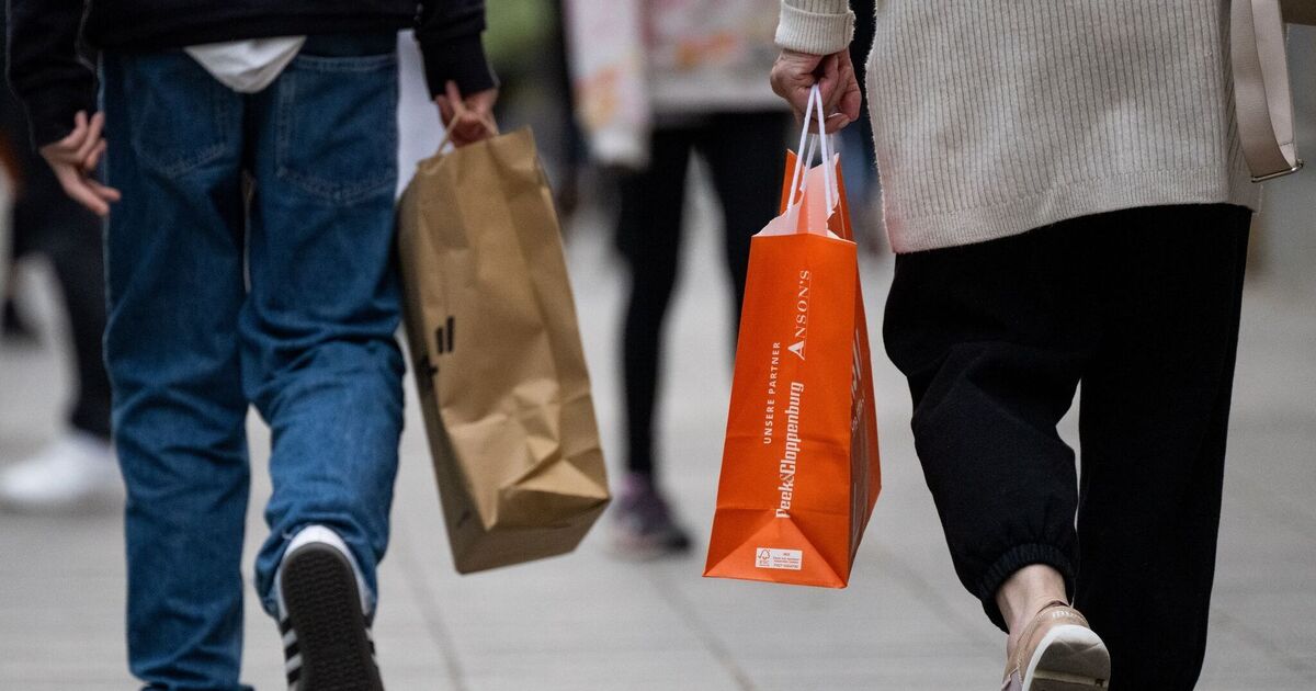 Konsumverhalten: Bei Kleidung und Gastronomie wird am meisten gespart ...