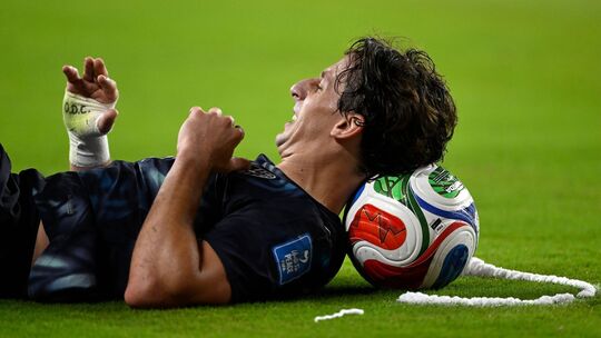 Fußball-WM: «Was ist mit ihm?»: Galarzas kurioser Moment mit Schiri-Uhr ...