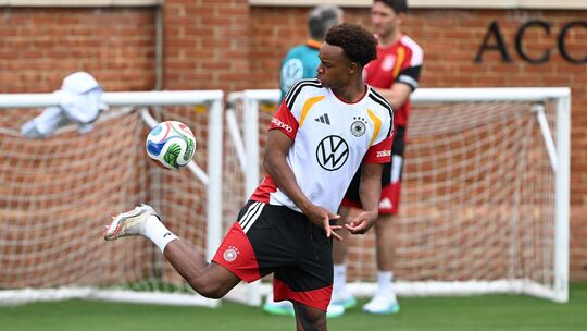 WM-Spaßvogel Assan Ouédraogo: Sein Papa kickte für Wirges, er eroberte ...